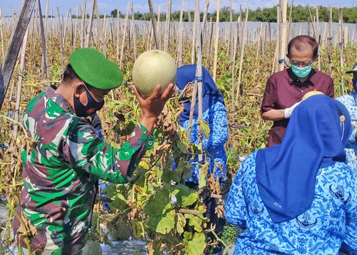 Bersama Forkopimca Danramil Tipe B 0804/08 Barat Dampingi Kunjungan ... Bersama Forkopimca Danramil Tipe B 0804/08 Barat Dampingi Kunjungan ...